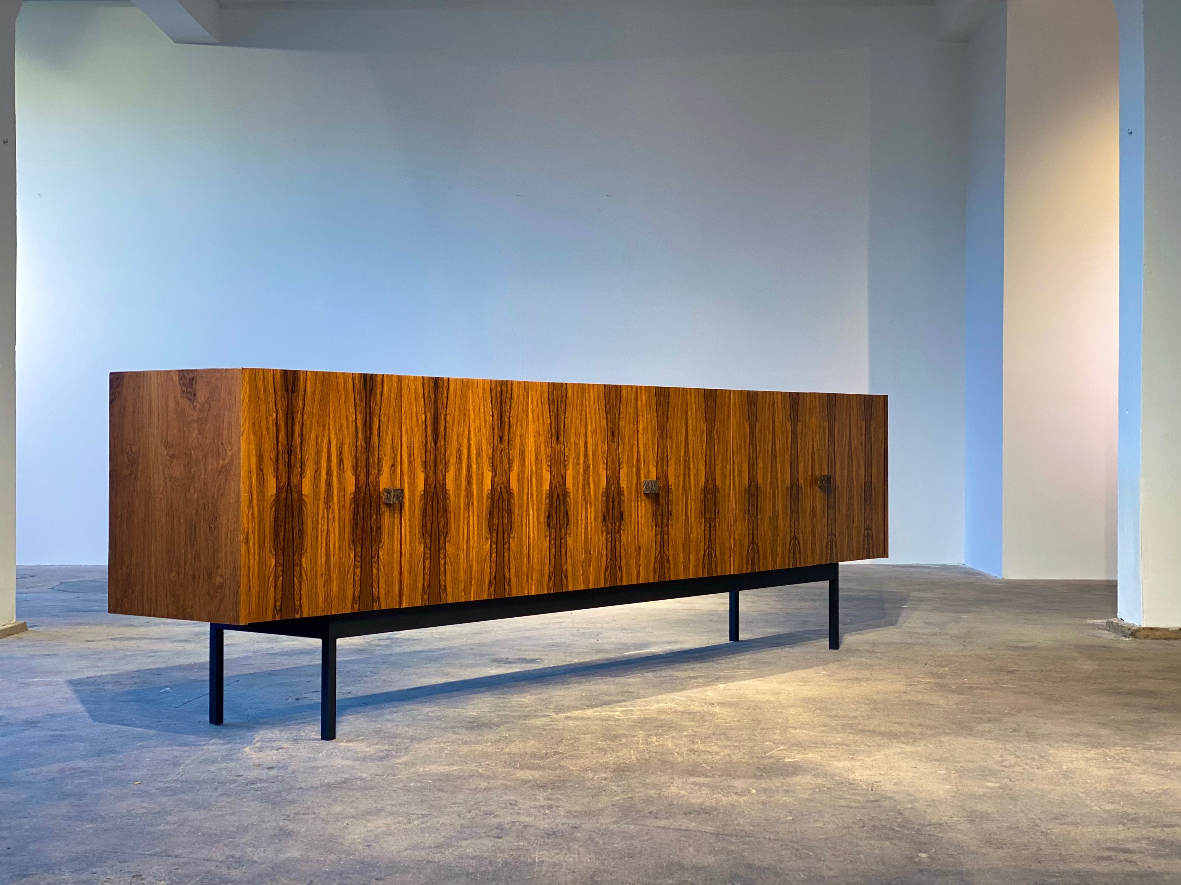 Midcentury Sideboard Credenza Rosewood Geflammt 300cm – Ustaiko Galerie